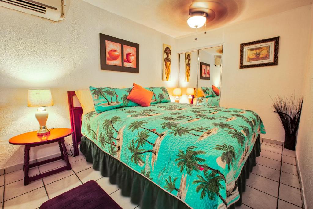 King Studio - Coconut Palms Inn